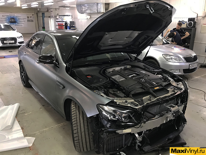 Полная оклейка Mercedes-Benz E class AMG в прозрачный матовый ...
